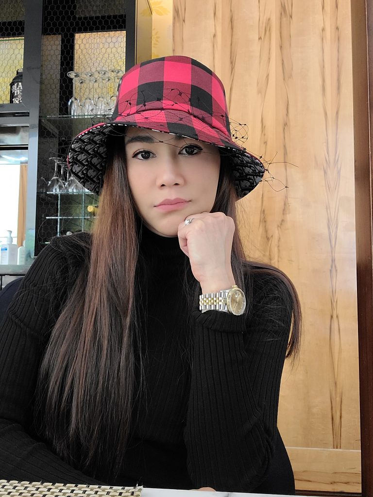 HK summons 'super fans’ to rebuild confidence - Mix Meetings