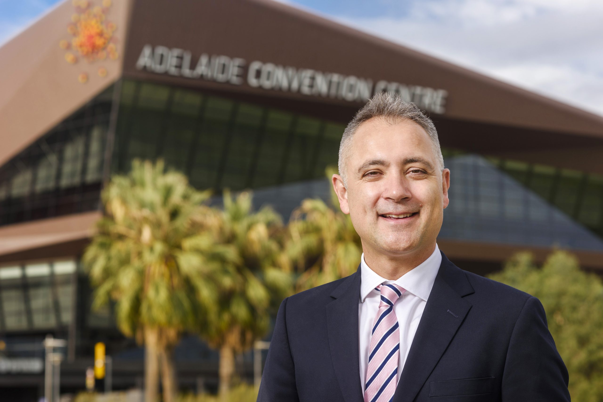 Radcliffe takes over at Adelaide Convention Centre - Mix Meetings