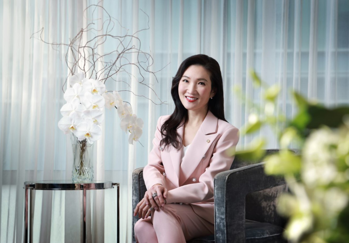Singaporean Sherona returns to Hong Kong - Mix Meetings